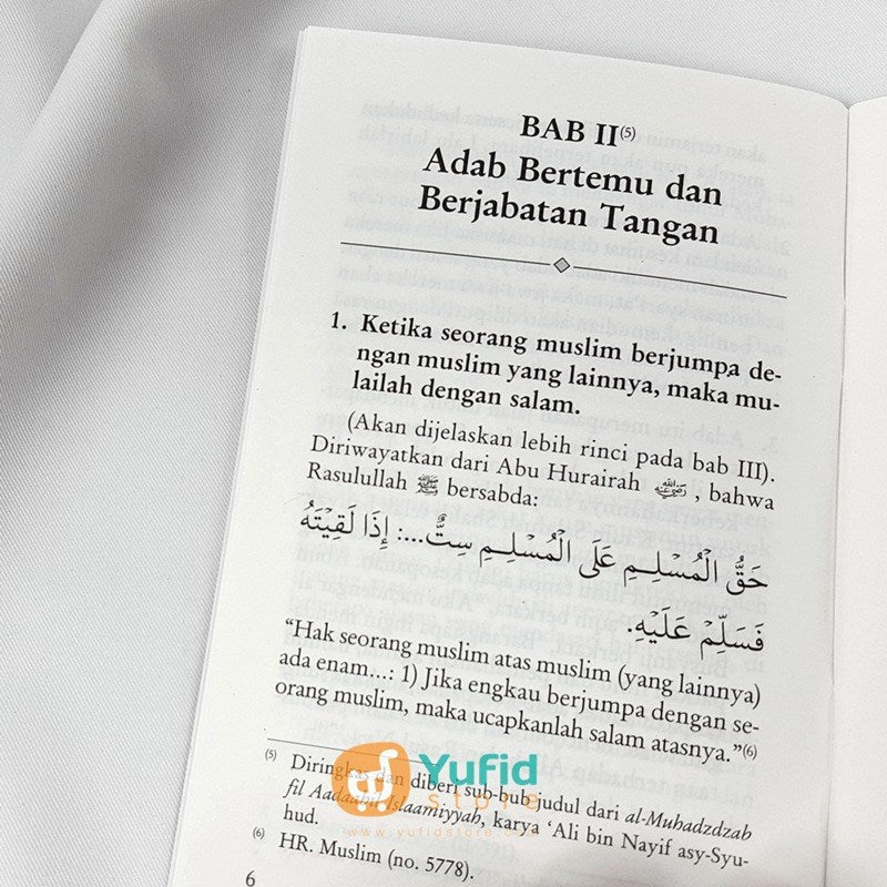 Buku Adab Bertemu, Salam, Dan Jabat Tangan (Pustaka Ibnu Umar) – Yufid ...